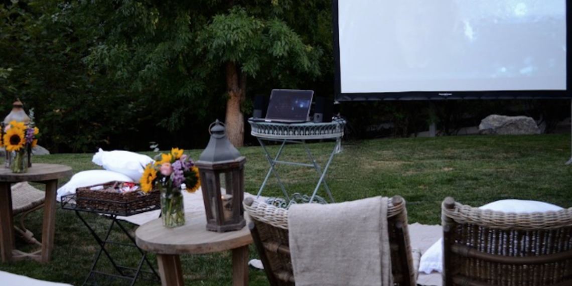 How to Use a Screen Projector for Your Outdoor Movie Night